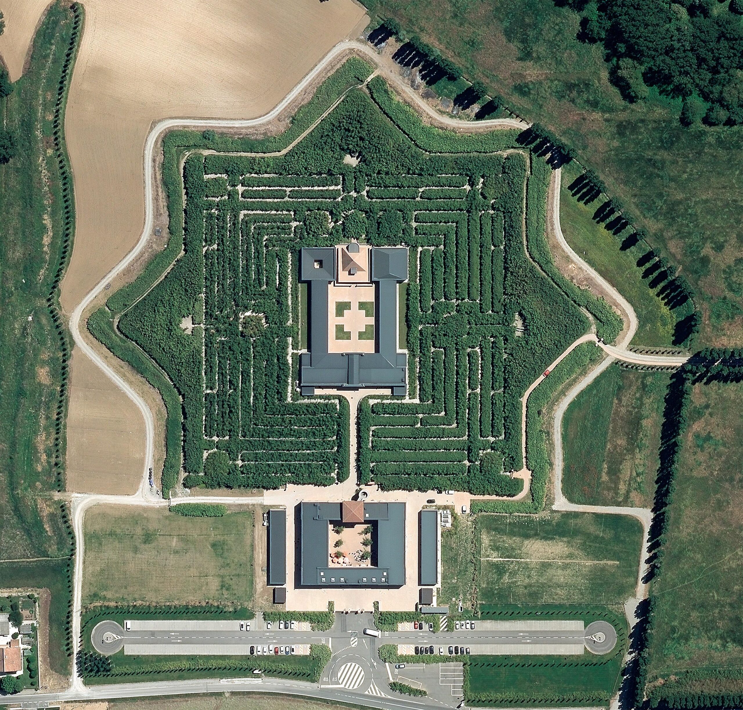 LABIRINTO DELLA MASONE (MASONE MAZE) - SYMBIOSIS Y8